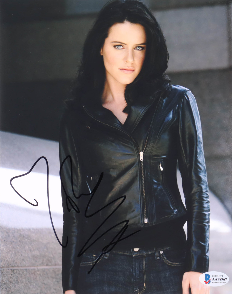 Michelle Ryan Signed "Bionic Woman" 8x10 Photo (Beckett) | Pristine Auction
