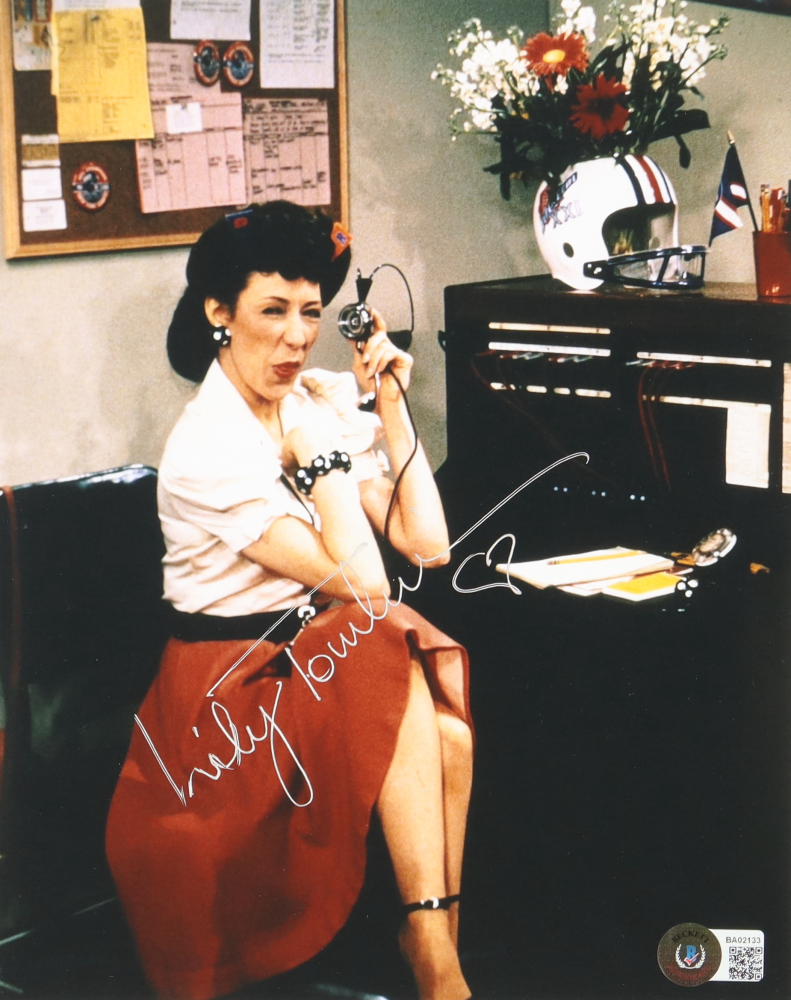 Lily Tomlin Signed "Laugh-In" 8x10 Photo (Beckett) | Pristine Auction