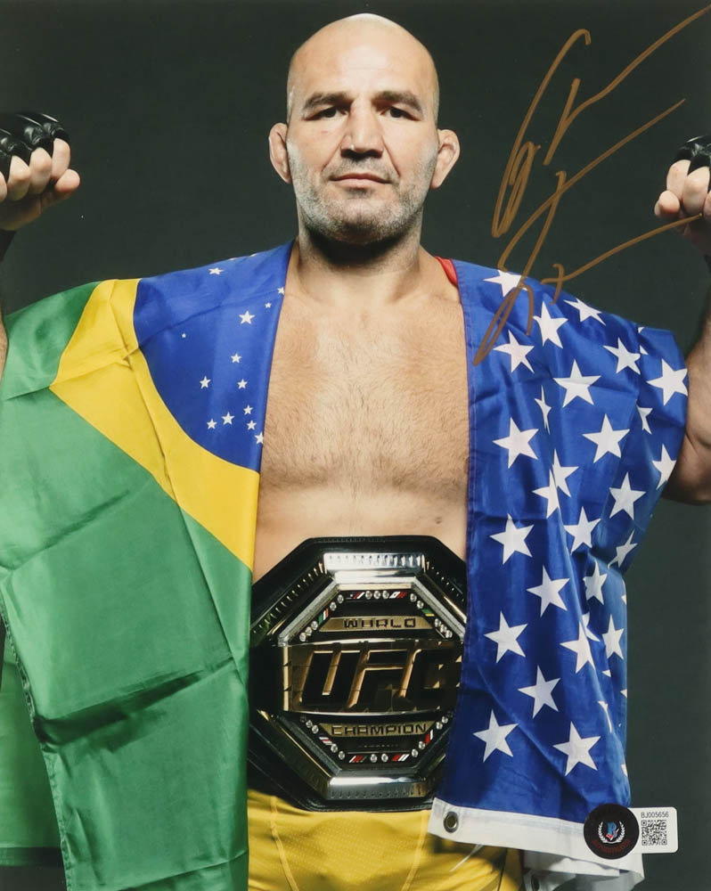 Glover Teixeira Signed UFC 8x10 Photo (Beckett) | Pristine Auction