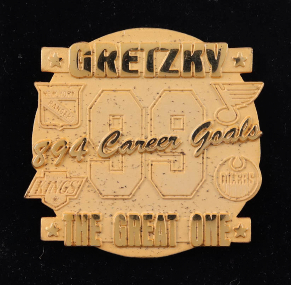 Wayne Gretzky 894 Career Goals Commemorative Pin | Pristine Auction