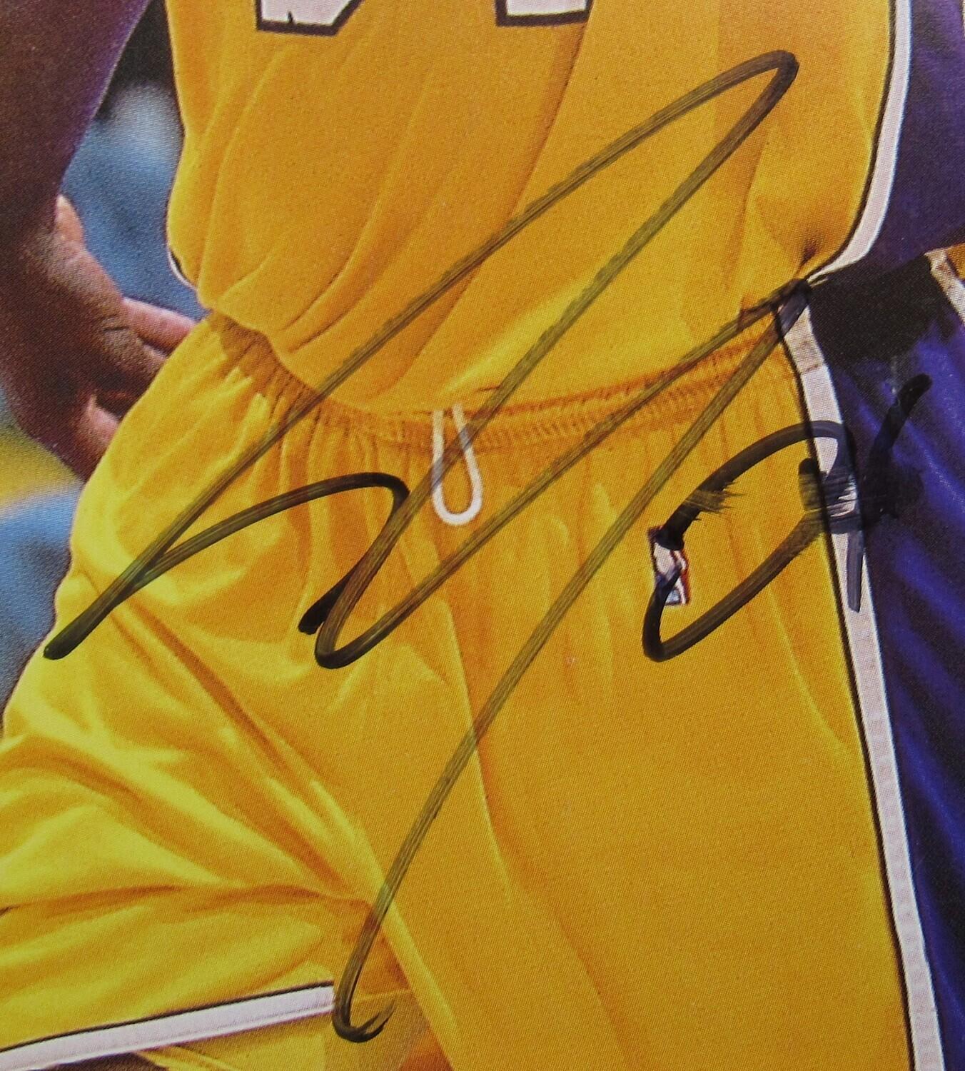 Shaquille O'Neal Signed 2001 "Sports Illustrated" Magazine (Beckett) | Pristine Auction