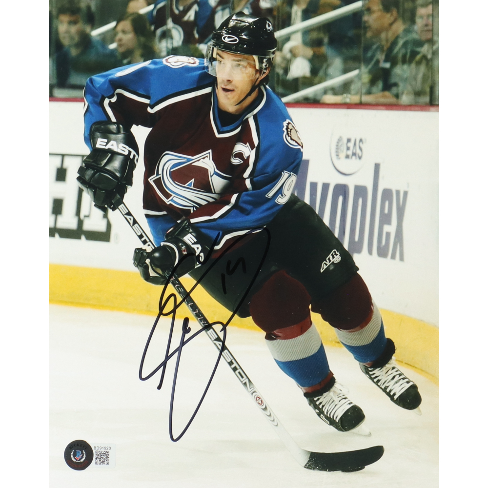 Joe Sakic Signed Avalanche 8x10 Photo (Beckett) | Pristine Auction