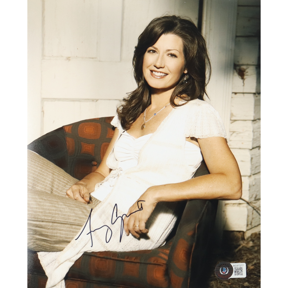 Amy Grant Signed 8x10 Photo (Beckett) | Pristine Auction
