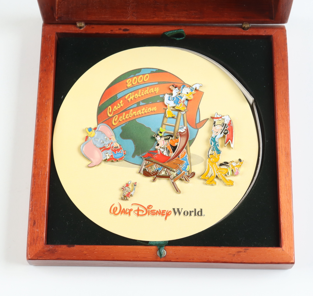 Walt Disney World 2000 Cast Holiday Celebration Set of (5) Pins with ...