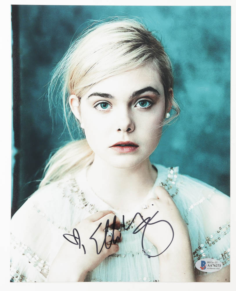 Elle Fanning Signed 8x10 Photo (Beckett) | Pristine Auction