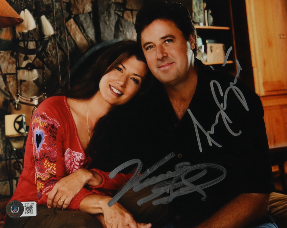 Vince Gill & Amy Grant Signed 8x10 Photo (Beckett) | Pristine Auction