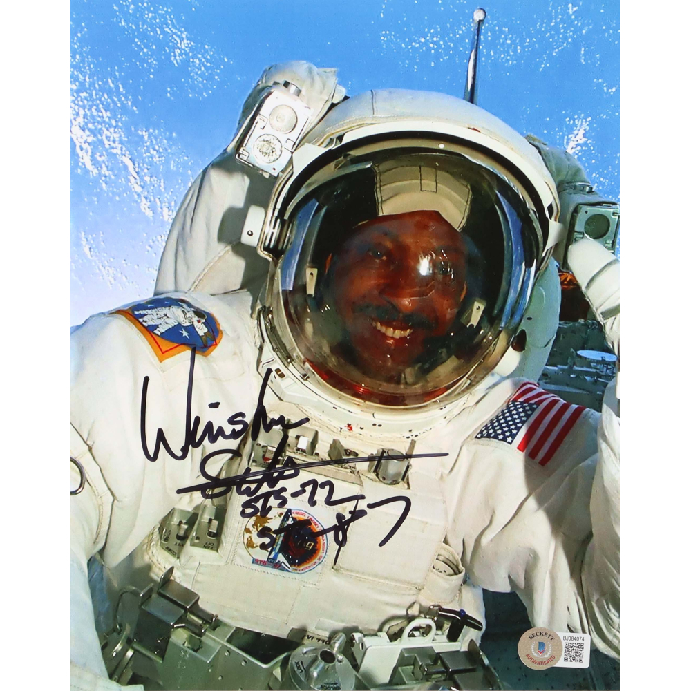 Winston E. Scott Signed NASA 8x10 Photo Inscribed "STS-72" (Beckett ...