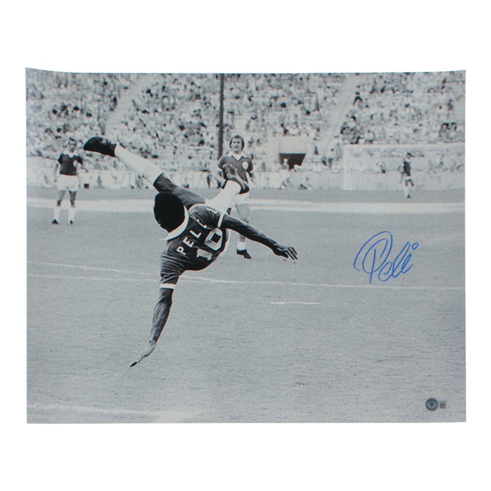 Pele Signed Brazil 16x20 Photo (Beckett) | Pristine Auction