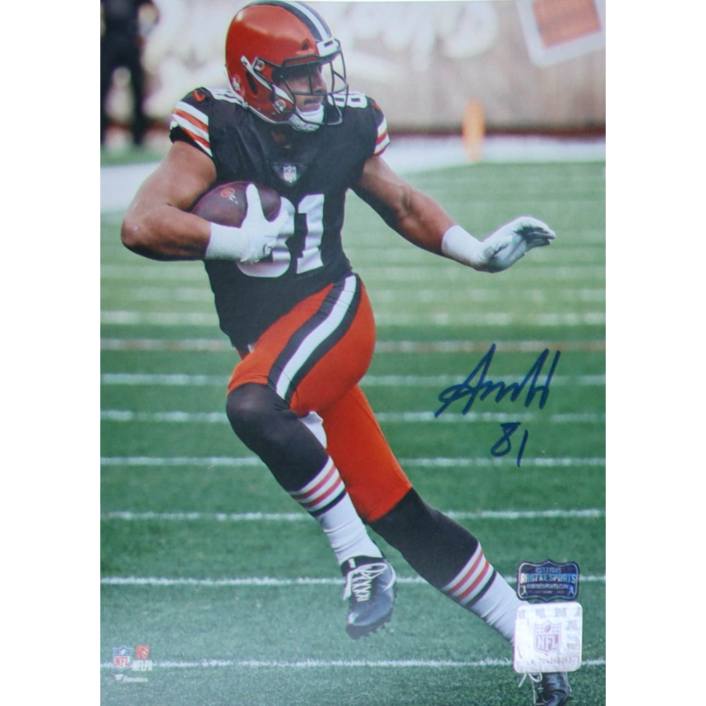 Austin Hooper Signed Browns 8x10 Photo (Radtke) | Pristine Auction