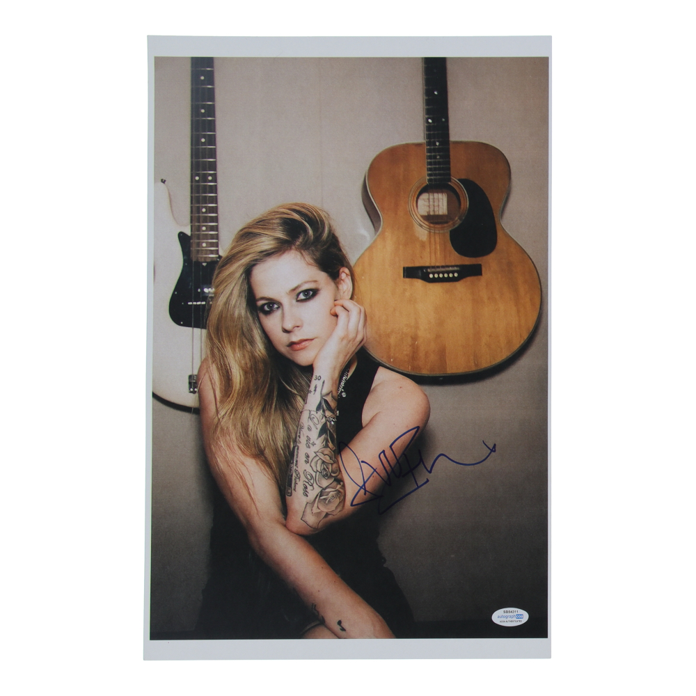 Avril Lavigne Signed 11x17 Photo (AutographCOA) | Pristine Auction