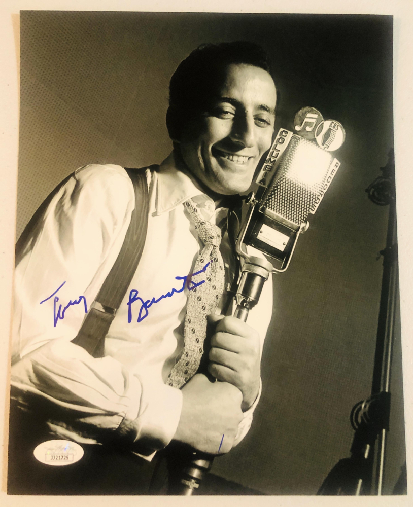Tony Bennett Signed 8x10 Photo (JSA) | Pristine Auction
