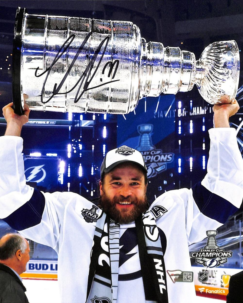 Victor Hedman Signed Lightning 8x10 Photo (Fanatics) | Pristine Auction