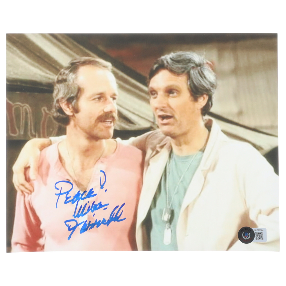 Mike Farrell Signed "M*A*S*H" 8x10 Photo Inscribed "Peace!" (Beckett ...