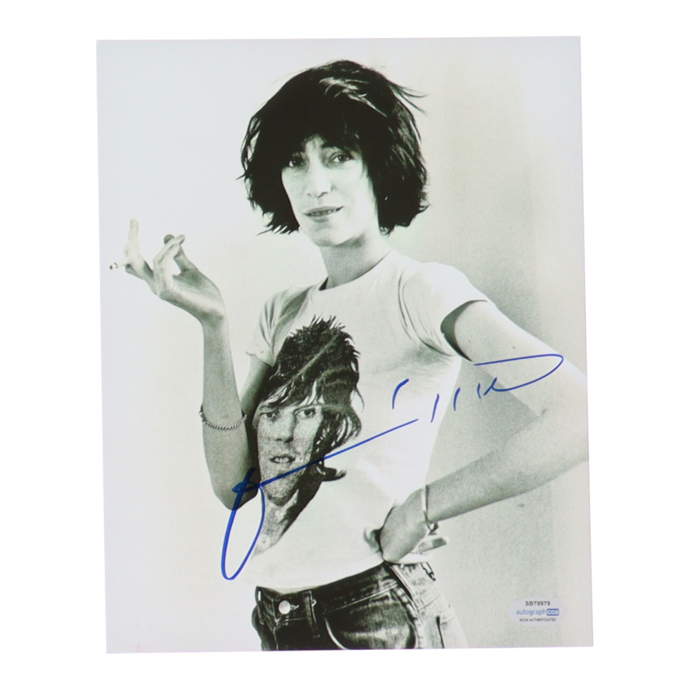 Patti Smith Signed 8x10 Photo (ACOA) | Pristine Auction