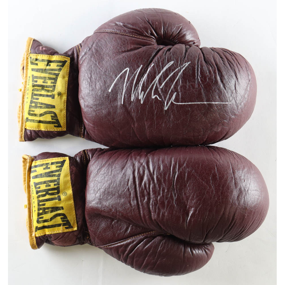 Mike Tyson Signed Everlast Boxing Glove Set (JSA & Tyson) | Pristine ...