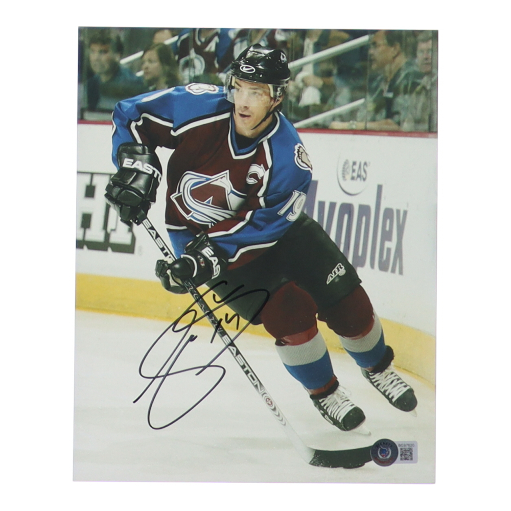 Joe Sakic Signed Avalanche 8x10 Photo (Beckett) | Pristine Auction