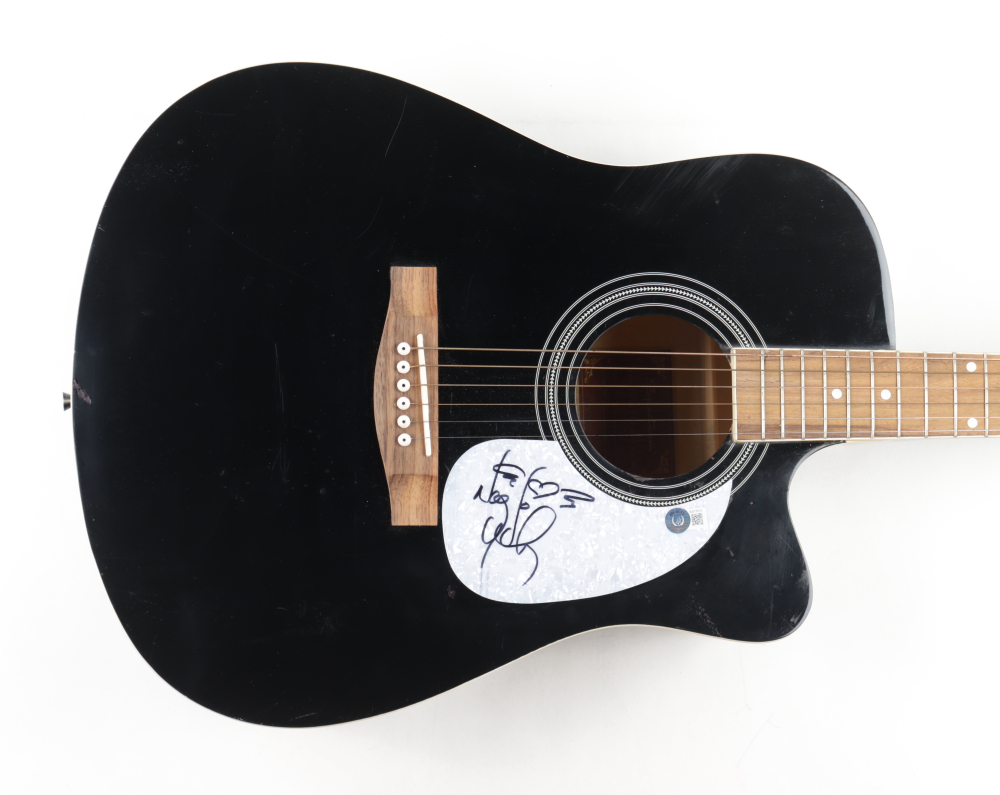 Nancy Wilson Signed 38" Acoustic Guitar (Beckett) | Pristine Auction