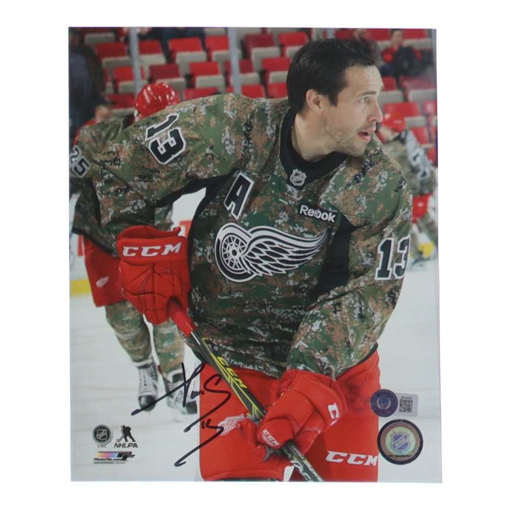 Pavel Datsyuk Signed Red Wings 8x10 Photo (Beckett) | Pristine Auction