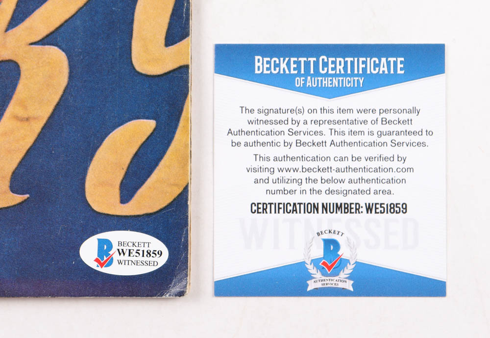 Elgin Baylor Signed 1966 "Sports Illustrated" Magazine (Beckett) | Pristine Auction