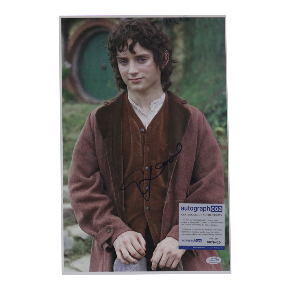 Elijah Wood Signed "The Lord of the Rings" 11x17 Photo (AutographCOA ...