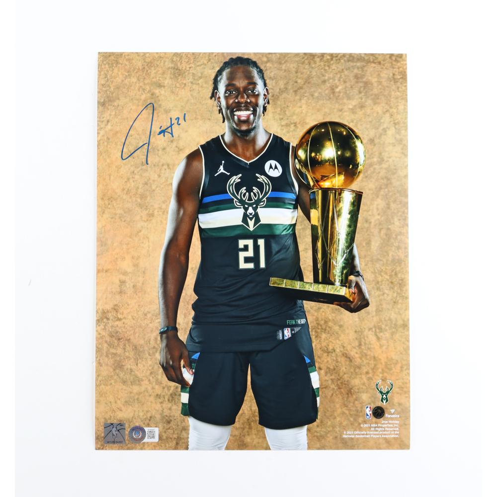Jrue Holiday Signed Bucks 11x14 Photo (Beckett) | Pristine Auction