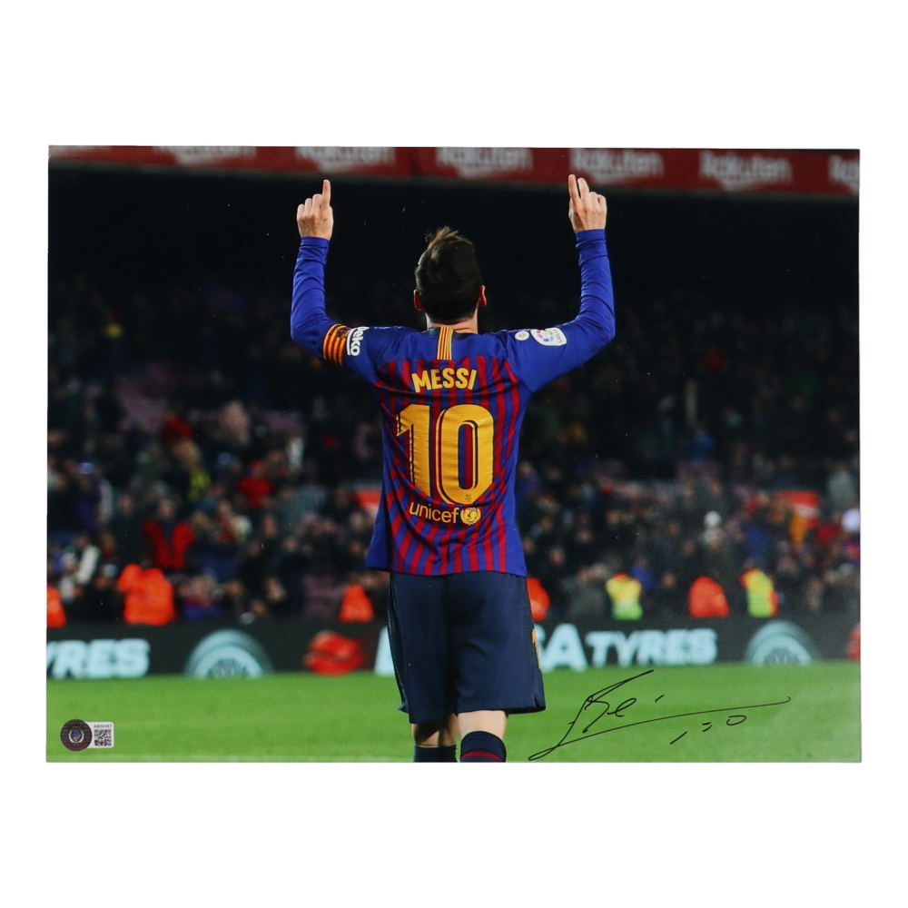 Lionel Messi Signed 12x16 Photo (Beckett) | Pristine Auction