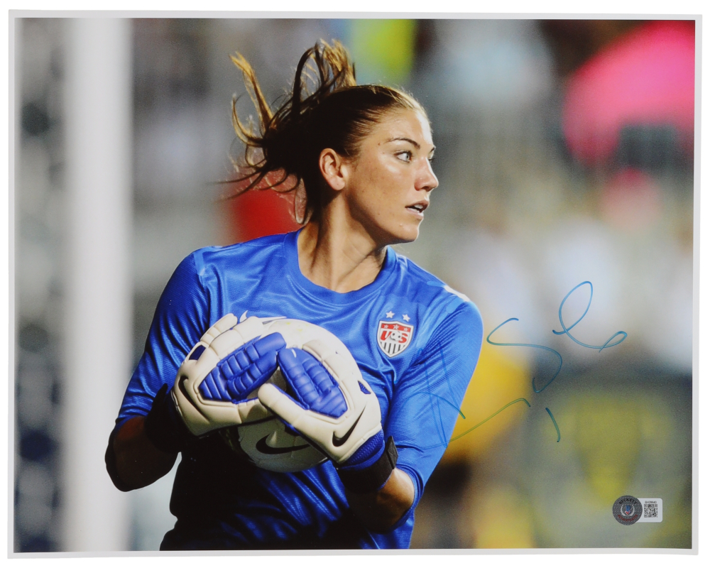 Hope Solo Signed Team USA 11x14 Photo (Beckett) | Pristine Auction