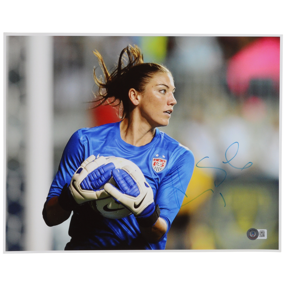 Hope Solo Signed Team USA 11x14 Photo (Beckett) | Pristine Auction