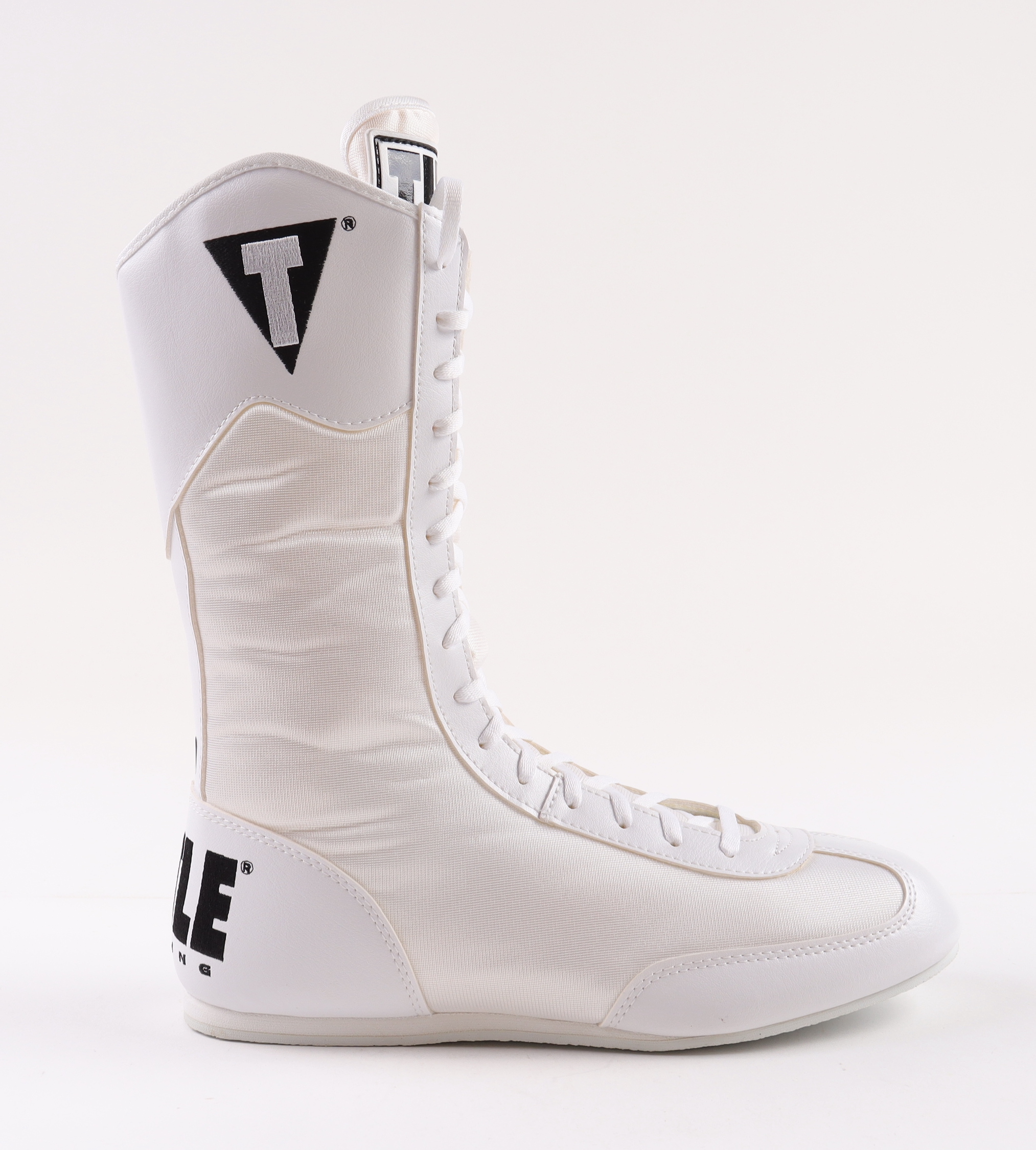 Julio Cesar Chavez Signed Title Boxing Shoe (Beckett) | Pristine Auction