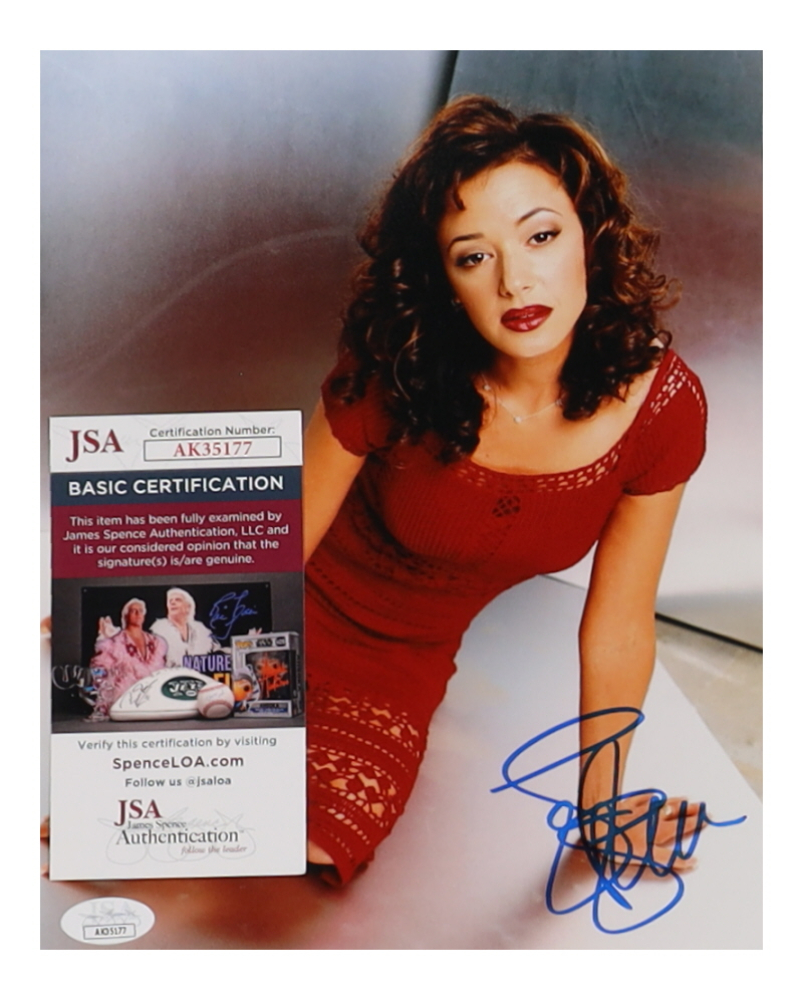Leah Remini Signed 8x10 Photo (JSA) | Pristine Auction
