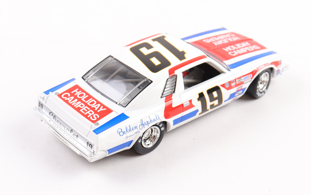 Dale Earnhardt LE #19 Belden Asphalt 1977 Malibu Elite 1:24 Diecast Car ...