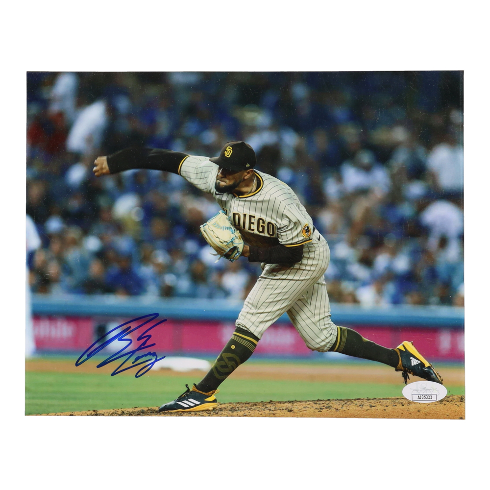 Robert Suarez Signed Padres 8x10 Photo (JSA) | Pristine Auction