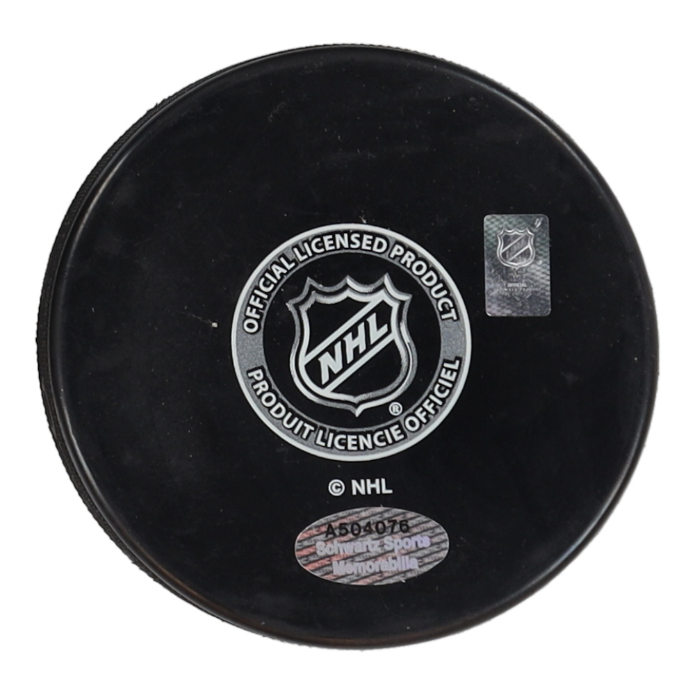 Dustin Byfuglien Signed Blackhwaks Logo Hockey Puck (Schwartz ...