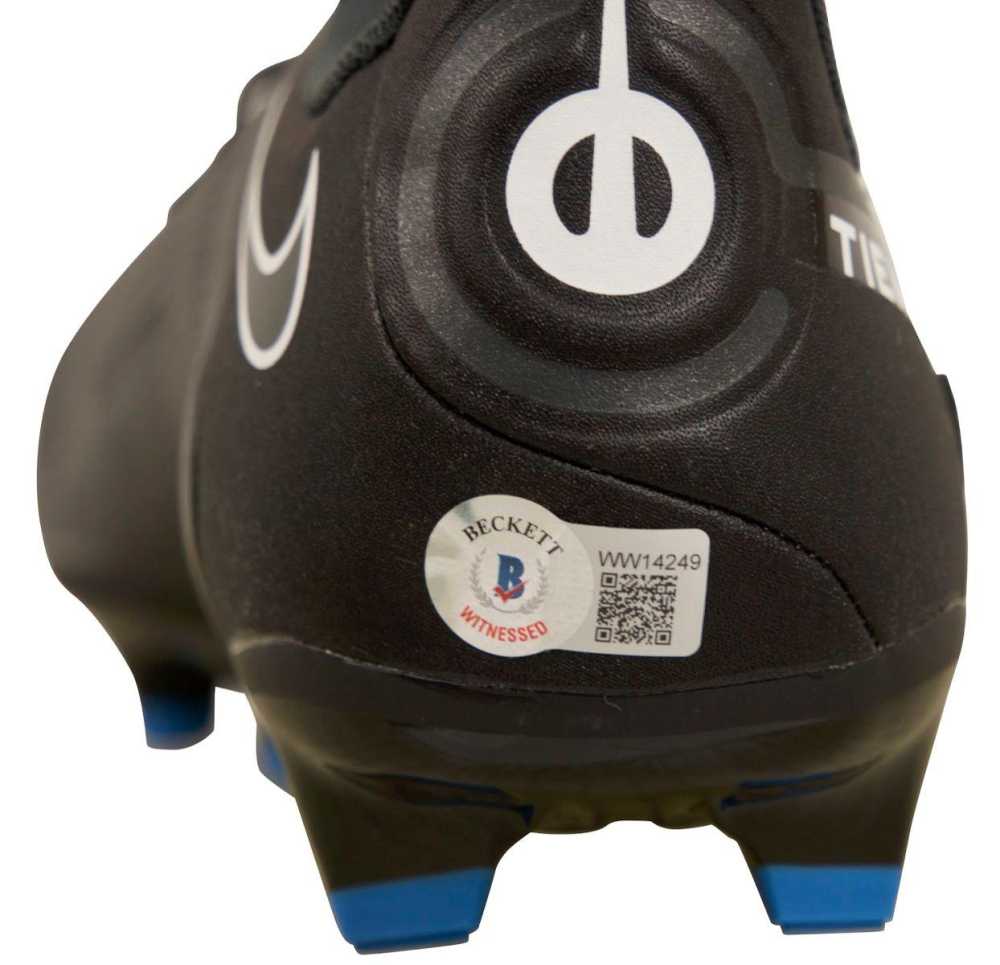 Ronaldo Nazario Signed Soccer Cleat (Beckett) | Pristine Auction