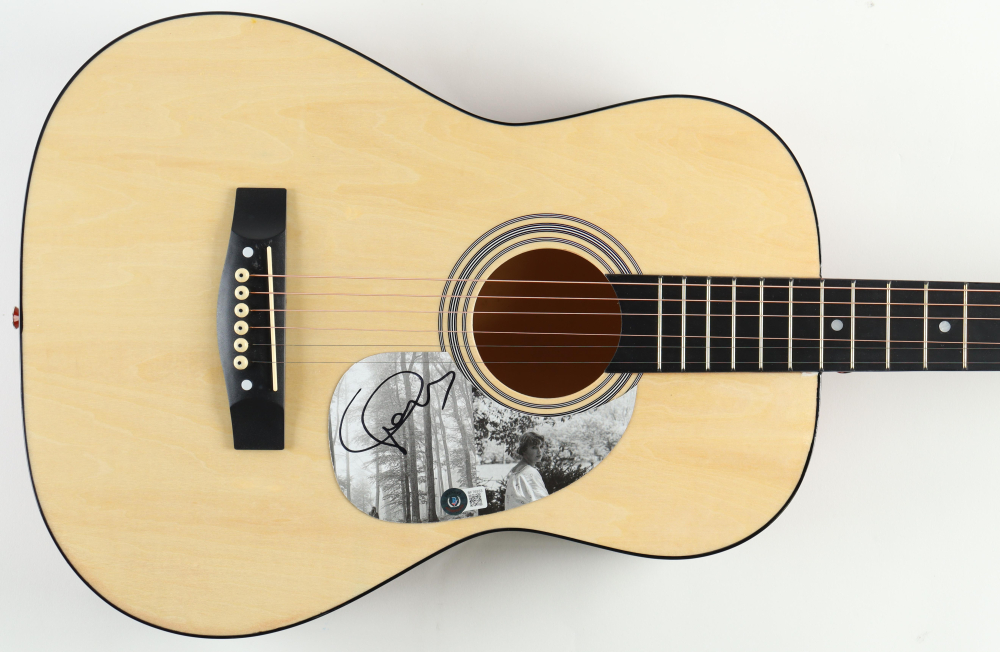 Taylor Swift Signed 38" Acoustic Guitar (Beckett) | Pristine Auction