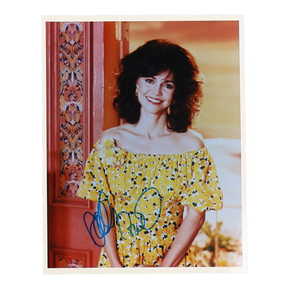 Sally Field Signed 8x10 Photo (ACOA) | Pristine Auction