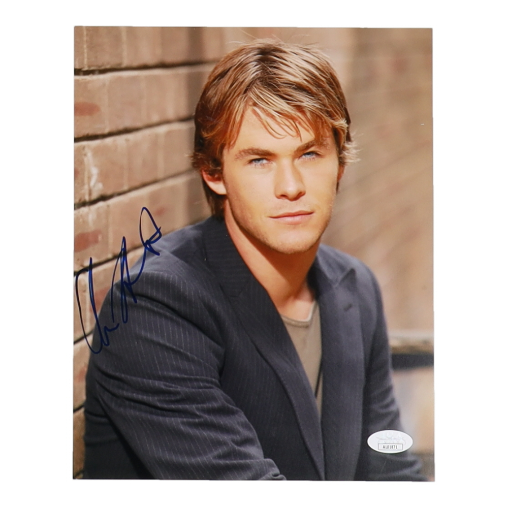 Chris Hemsworth Signed 8x10 Photo (JSA) | Pristine Auction