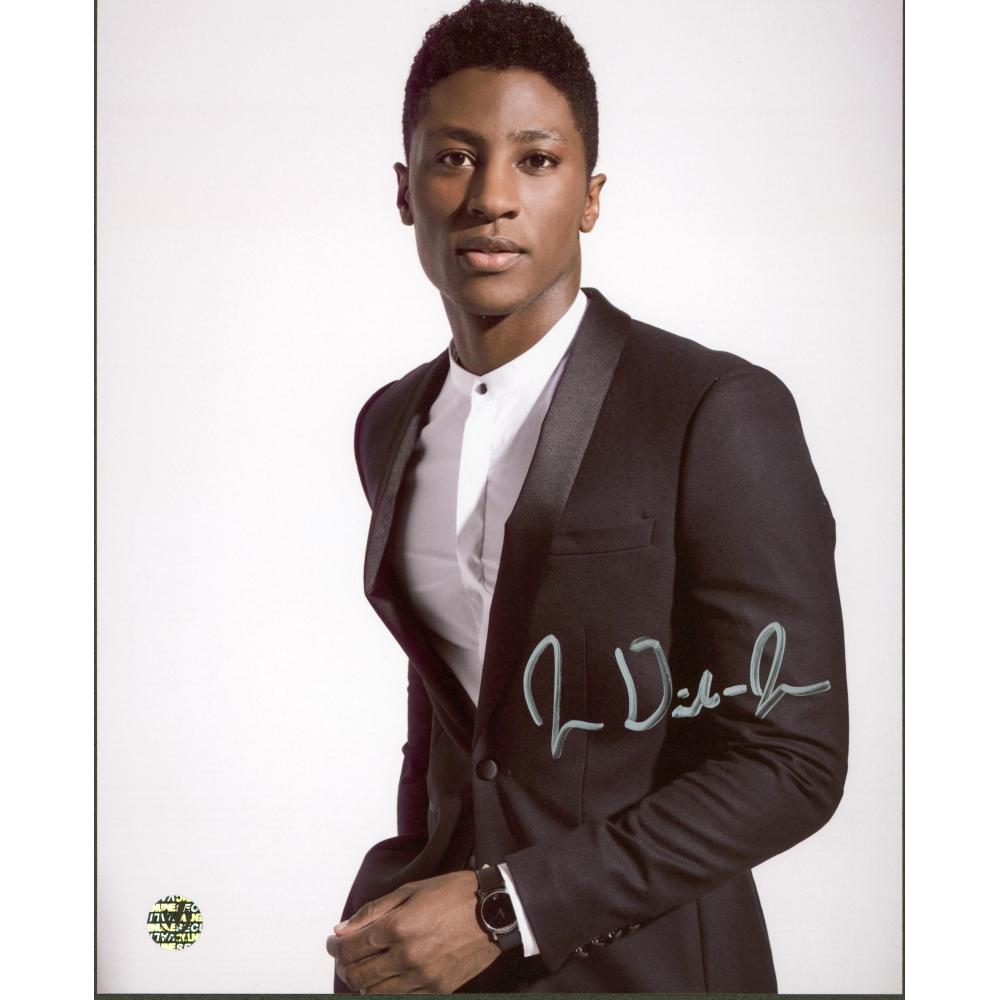 Joseph David-Jones Signed "Arrow" 8x10 Photo (Wizard World) | Pristine Auction