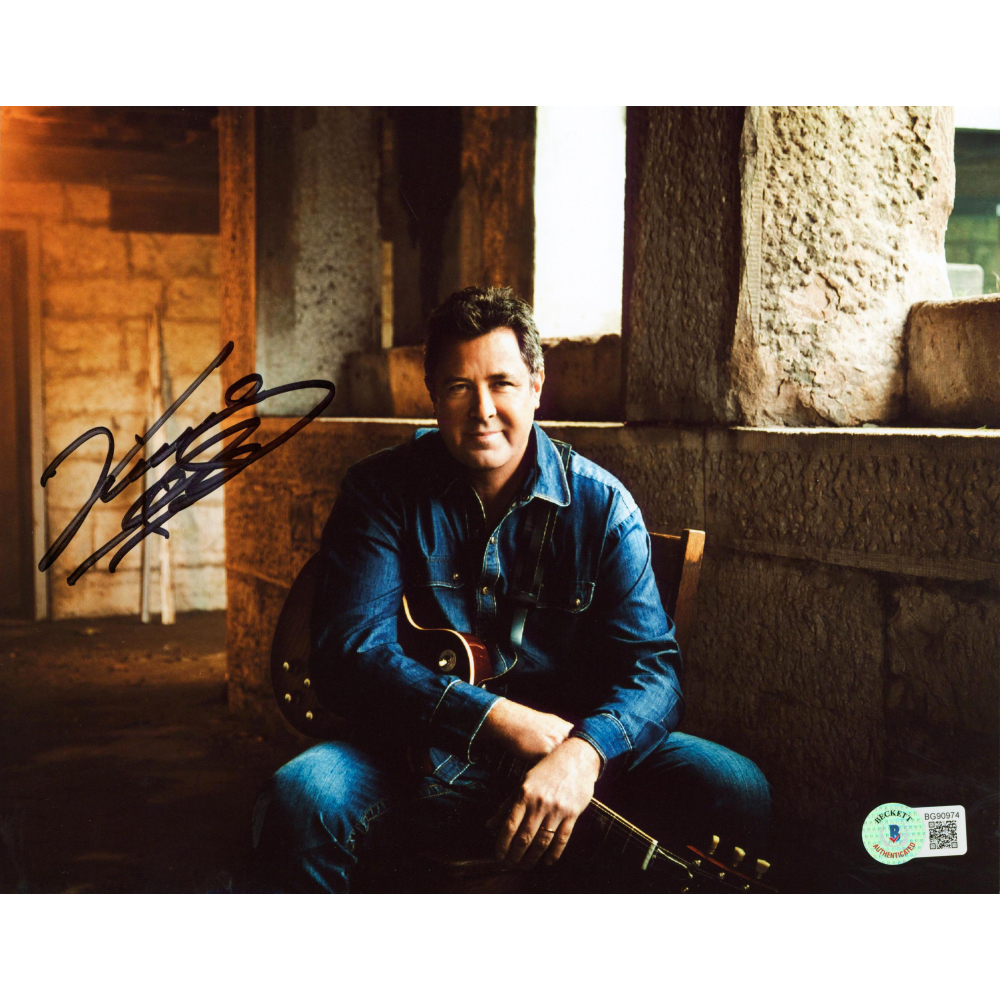 Vince Gill Signed 8x10 Photo (Beckett) | Pristine Auction