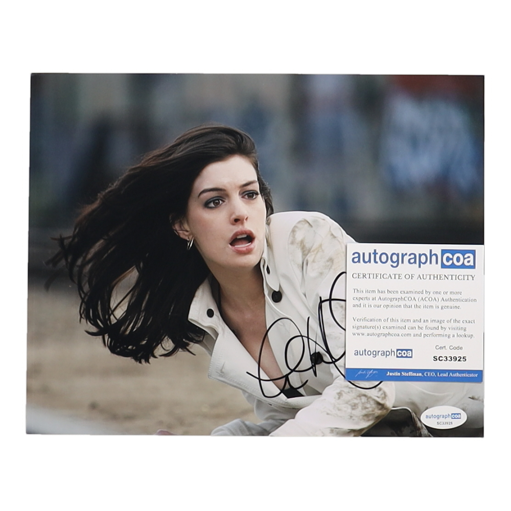 Anne Hathaway Signed "Get Smart" 8x10 Photo (ACOA) | Pristine Auction