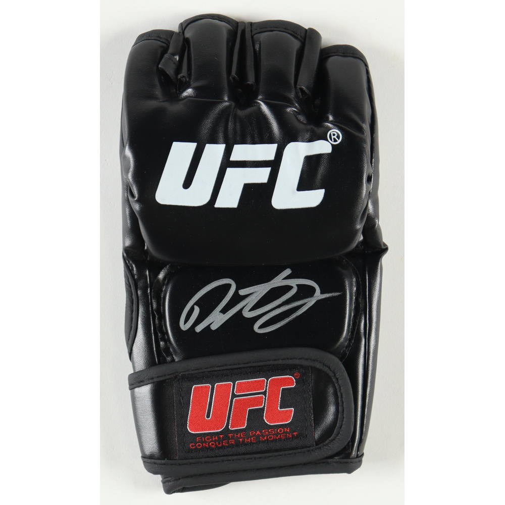 Demetrious 'Mighty Mouse' Johnson Signed UFC Glove (Beckett) | Pristine ...