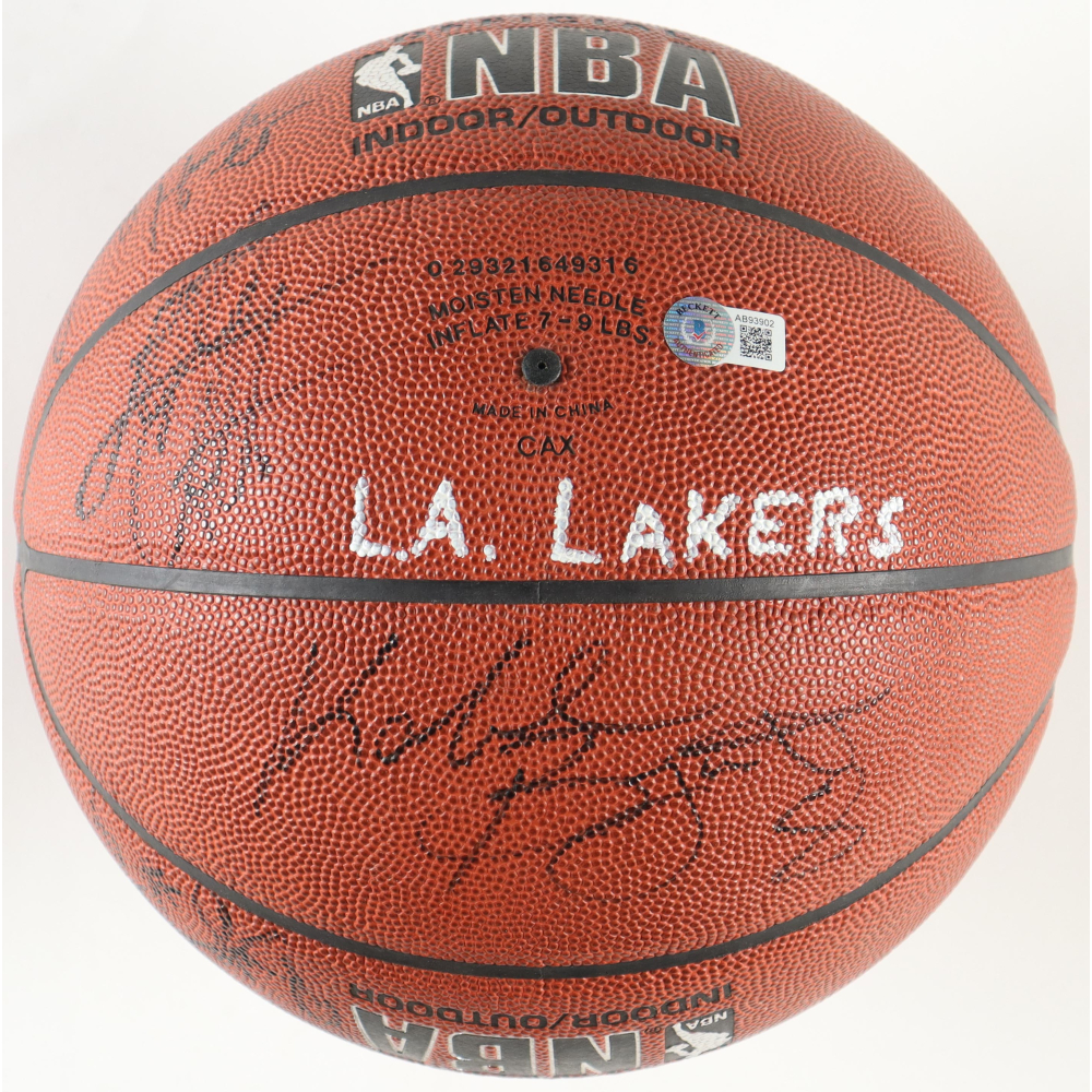 1996-97 Lakers NBA Basketball Signed By (8) with Kobe Bryant Rookie ...