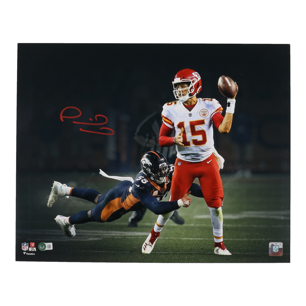 Patrick Mahomes Signed Chiefs 16x20 Photo (Beckett) | Pristine Auction