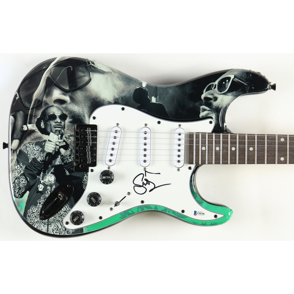 Snoop Dogg Signed Custom 39" Electric Guitar (Beckett) | Pristine Auction
