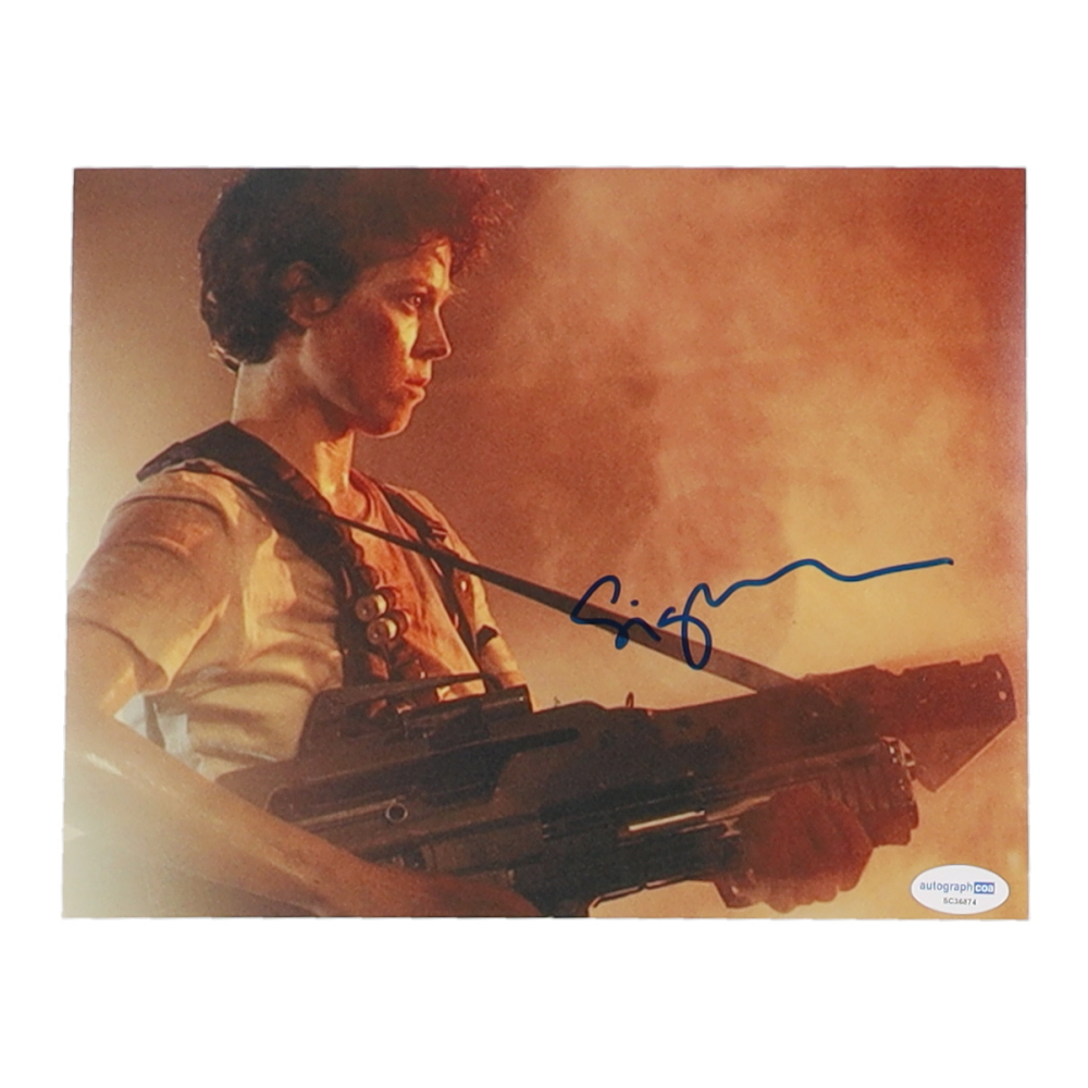 Sigourney Weaver Signed "Aliens" 8x10 Photo (ACOA) | Pristine Auction
