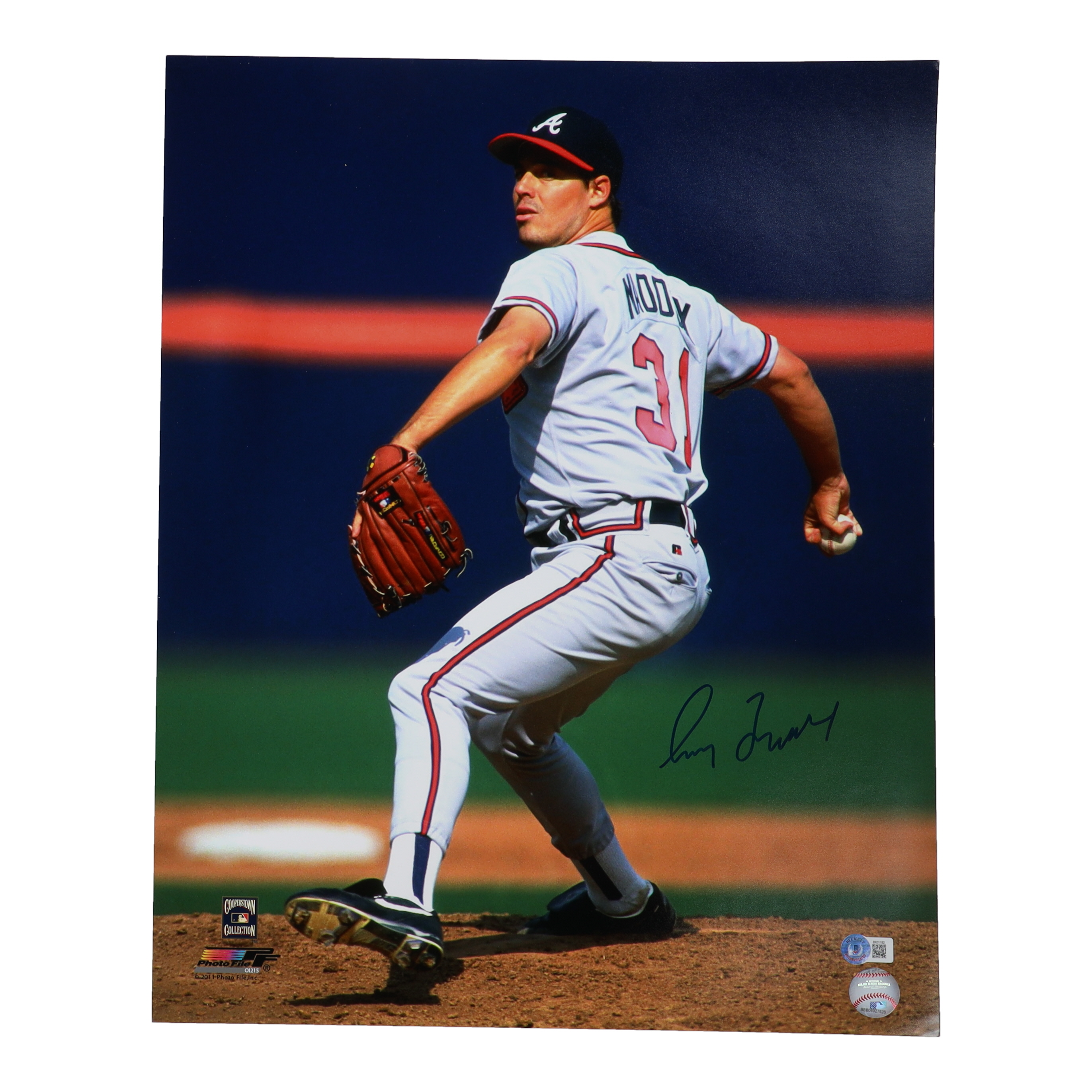 Greg Maddux Signed Braves 16x20 Photo (Beckett) | Pristine Auction