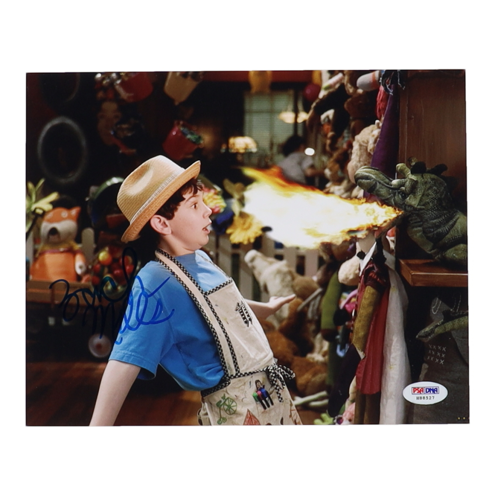 Zach Mills Signed "Mr. Magorium's Wonder Emporium" 8x10 Photo (PSA) | Pristine Auction