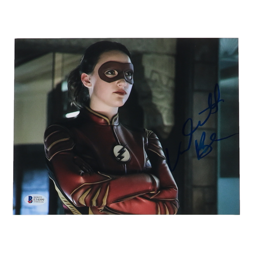 Violett Beane Signed "The Flash" 8x10 Photo (Beckett) | Pristine Auction