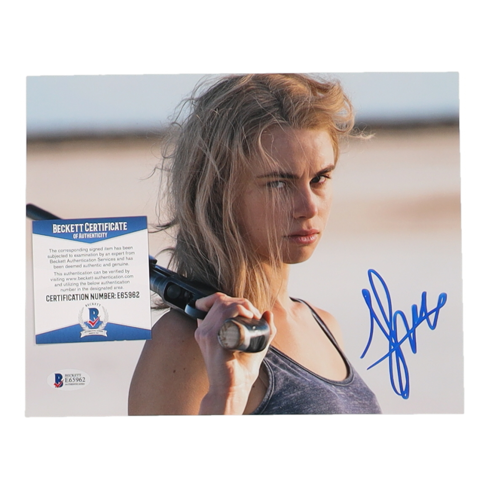 Lucy Fry Signed "Wolf Creek" 8x10 Photo (Beckett) | Pristine Auction