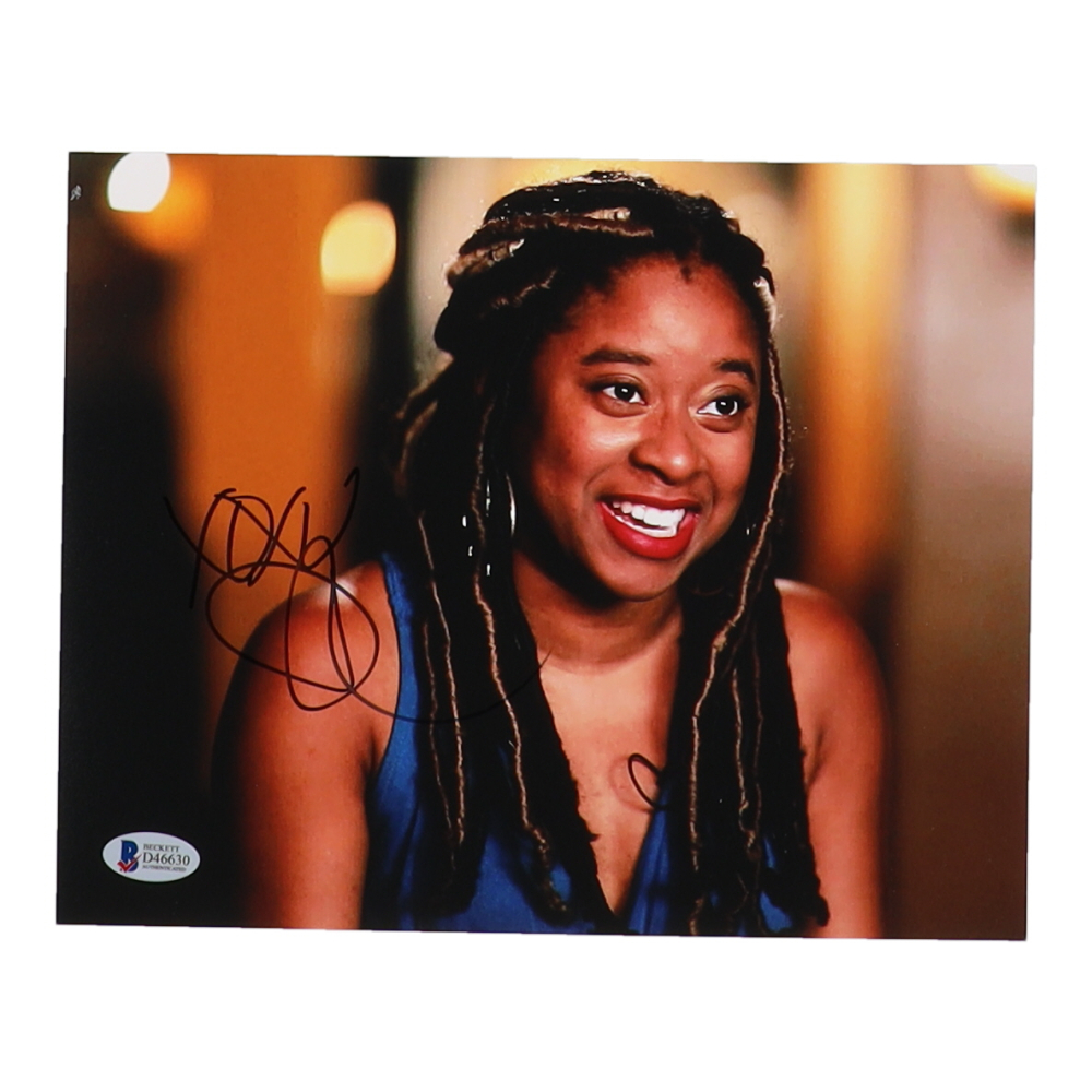 Phoebe Robinson Signed 8x10 Photo (Beckett) | Pristine Auction